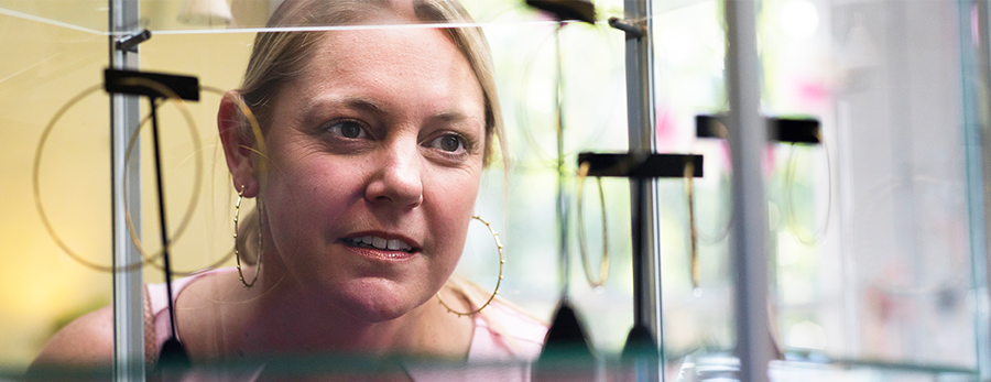 Plaque Psoriasis Patient Story: Holly | ILUMYA® (tildrakizumab-asmn)